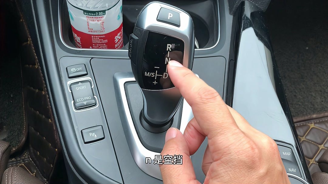自动挡车怎样开,认识这几个地方很关键,现场演示