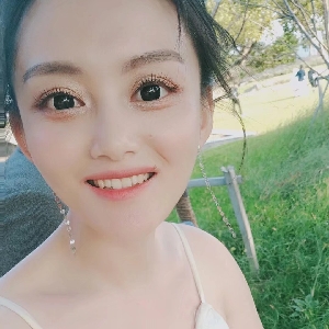 桃子没在笑 