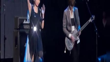 初中时火遍校园的一首歌, 现场的演唱总是让人如痴如醉!