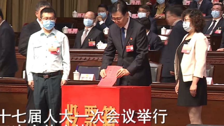 市十七届人大一次会议举行第三次全体会议