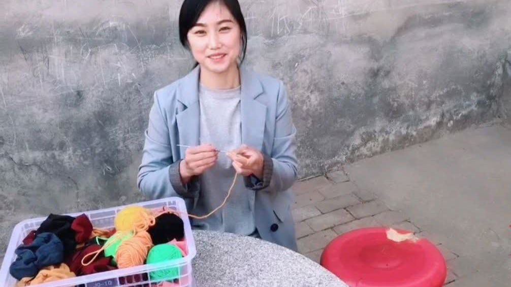 小座椅海绵破损,一招修复,来看看农村姑娘是怎么做到的?