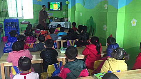 大一班礼仪公开课《垃圾分类》