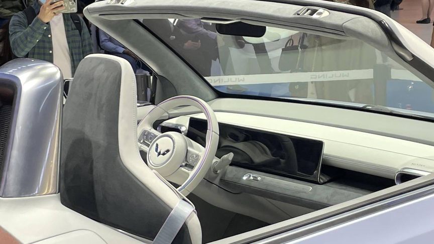 五菱宏光MINI EV敞篷版,超可爱,这样价格即便不买也必须得喜欢