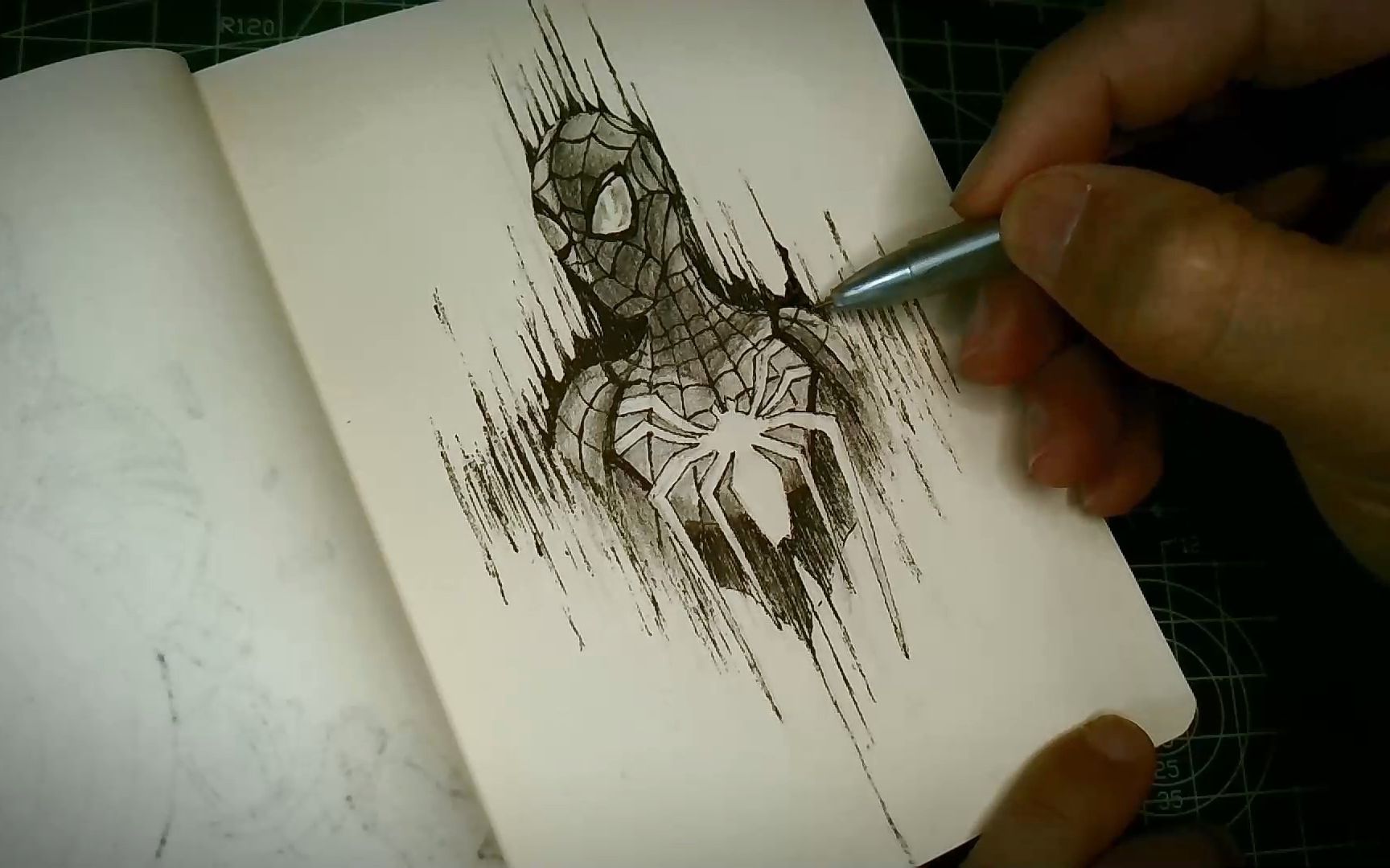 画出蜘蛛侠的英勇形象-绘画日记