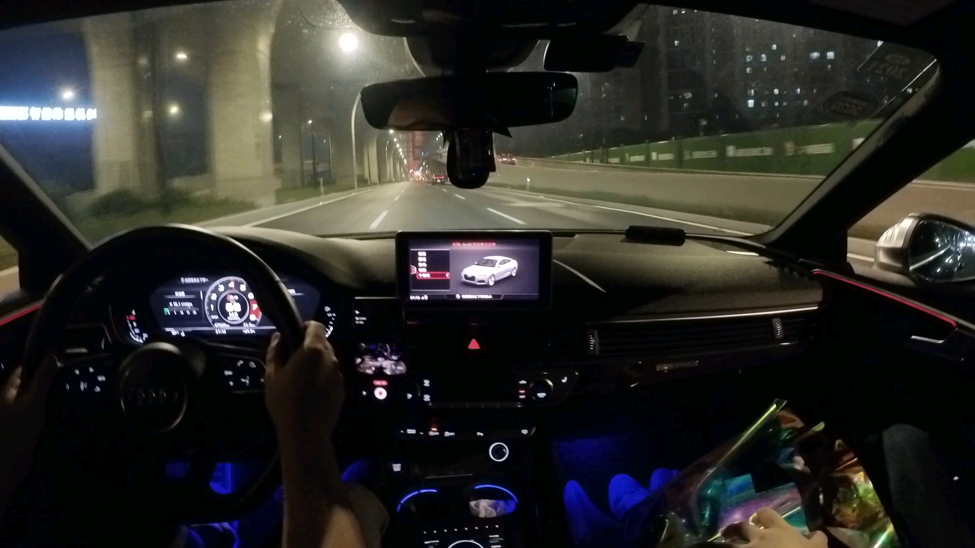 Audi s5教老婆如何用手动降档获得 声 浪 快 感