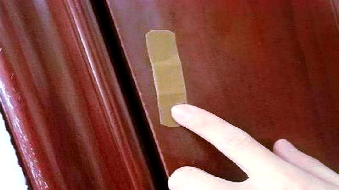 家中房门上贴一个创口贴,作用超棒,不是迷信说法,家家都用得到