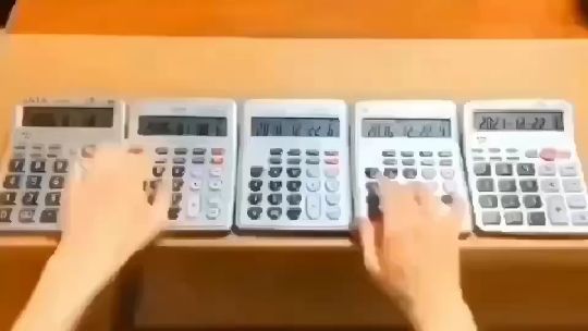 计算器也能这样玩,钢琴已不在需要