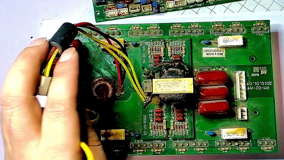 电焊机逆变驱动板原理与维修,电路结构,元件作用详细分析