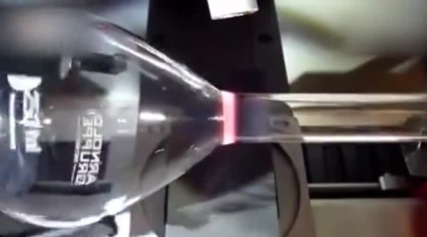 激光切割玻璃管,断开还能连接在一起,真厉害!