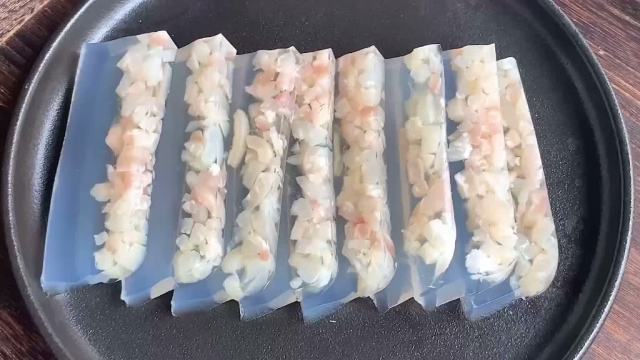 猪皮不要扔,教你做水晶猪皮冻,记住这2步,晶莹剔透Q弹十足