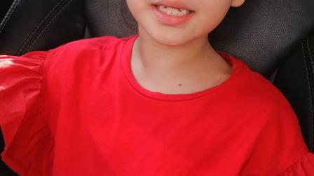 演唱歌曲《铃儿响叮当》!