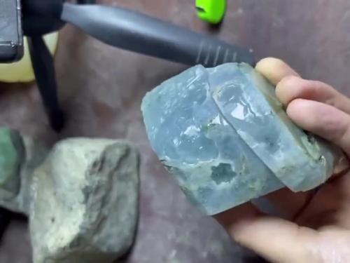 价值28000的翡翠原石,切出这样的品质是涨还是垮?