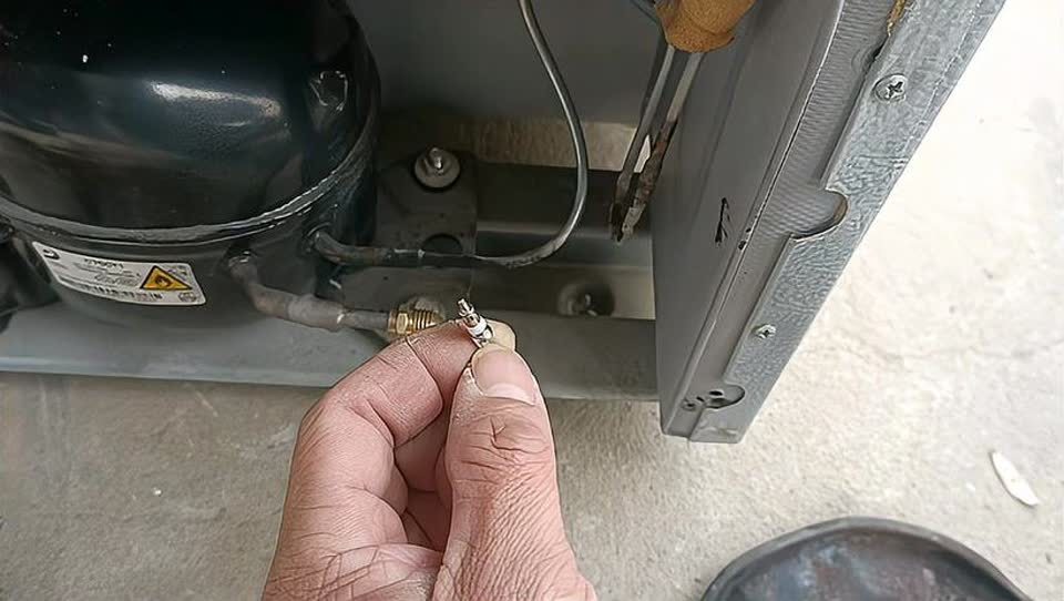 看看冰箱的气门芯怎么安装方法