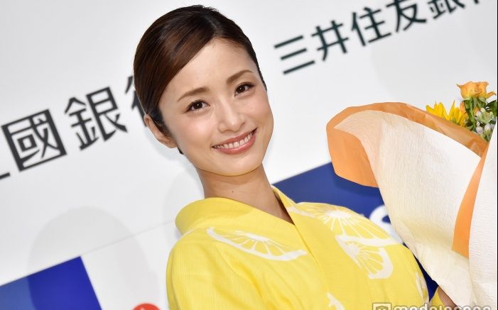 【上户彩】Visa借记卡发行500万枚纪念会