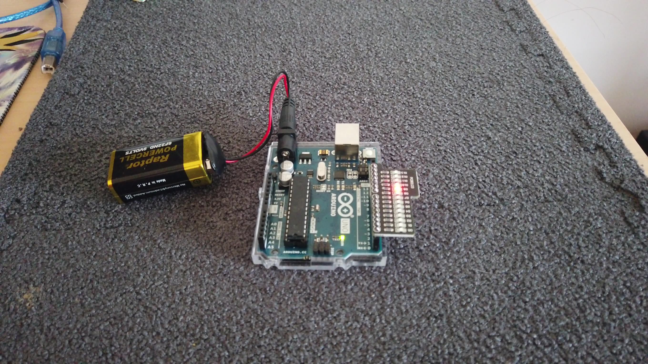 Arduino随机点亮一个LED