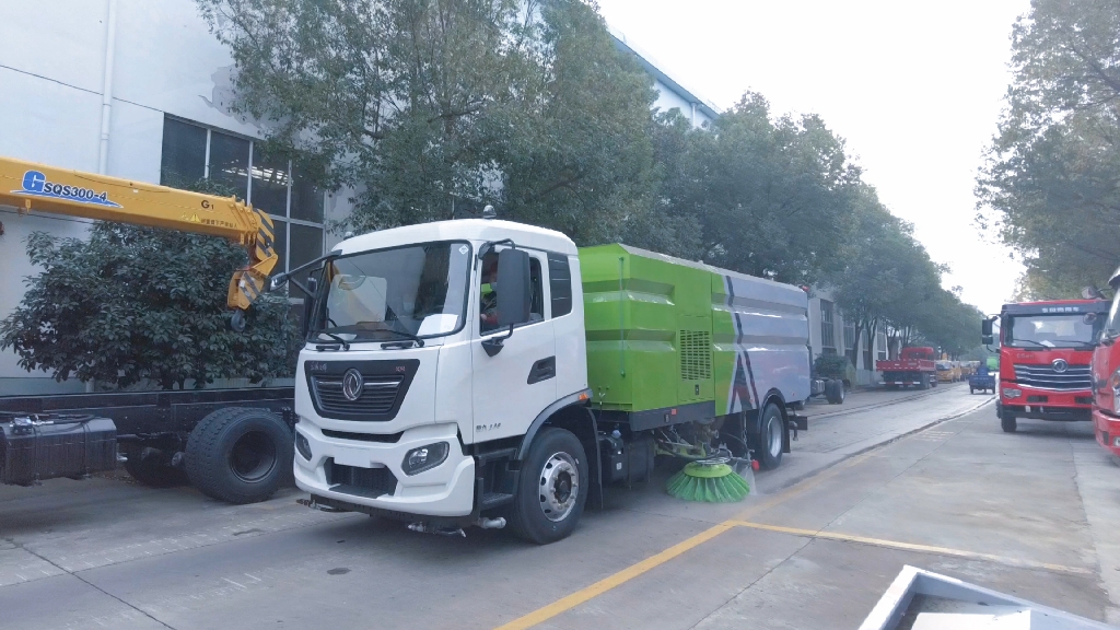 国六东风天锦8吨市政环卫专用洗扫车