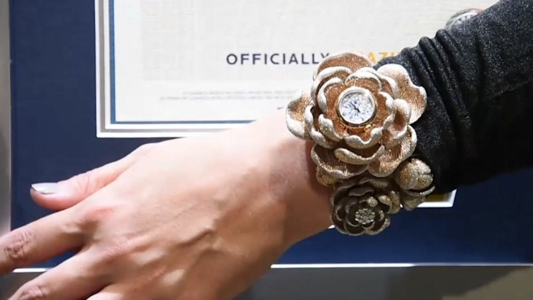 15858颗钻石!“牡丹表” 惊艳亮相世界钟表珠宝展