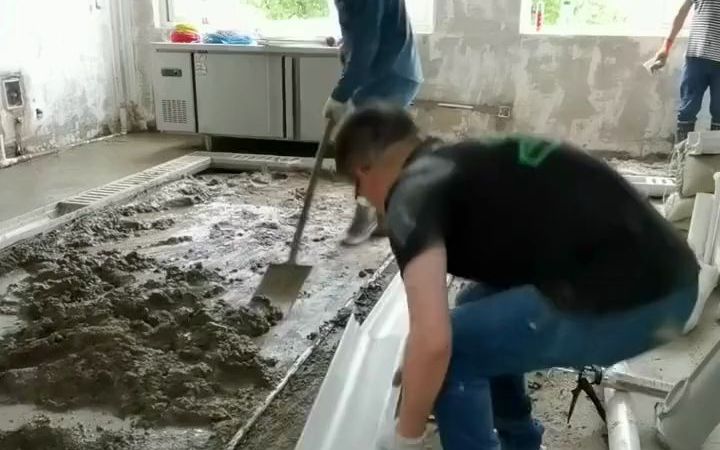 ...省时省工80%排水沟 排水沟盖板 庭院设计 施工现场 干活的男人最帅