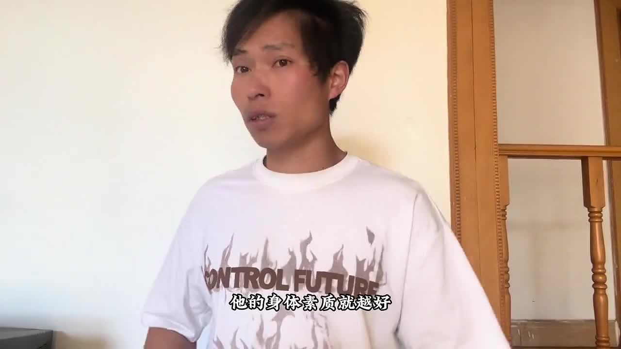 俯卧撑做多少个才算合格?#俯卧撑#俯卧撑挑战