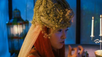 孙俪正在撕画皮,映在帐篷上跟怪物一样,赵子龙看着都吓到了