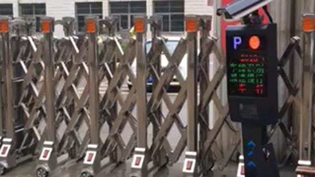 车牌识别系统带伸缩门安装图