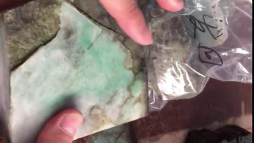 为什么说翡翠玉石不切的最后一刀都还有希望,这就是原因