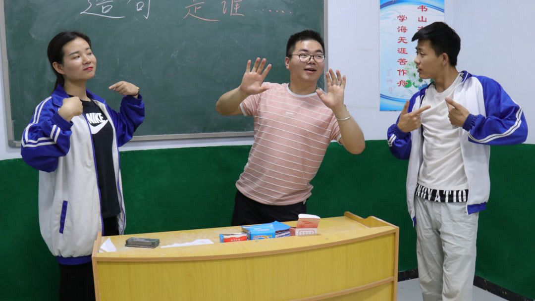 老师让学生造句,好好的语文课上成了音乐课,真是太逗了