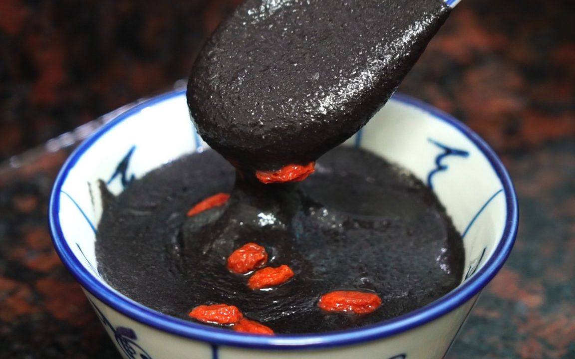黑糯米芝麻糊做法,早餐这样做,大人小孩都爱吃
