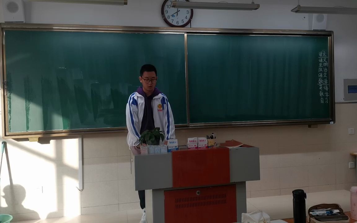“她突然地来,突然地走”45同学荐读张嘉佳《天堂旅行团》