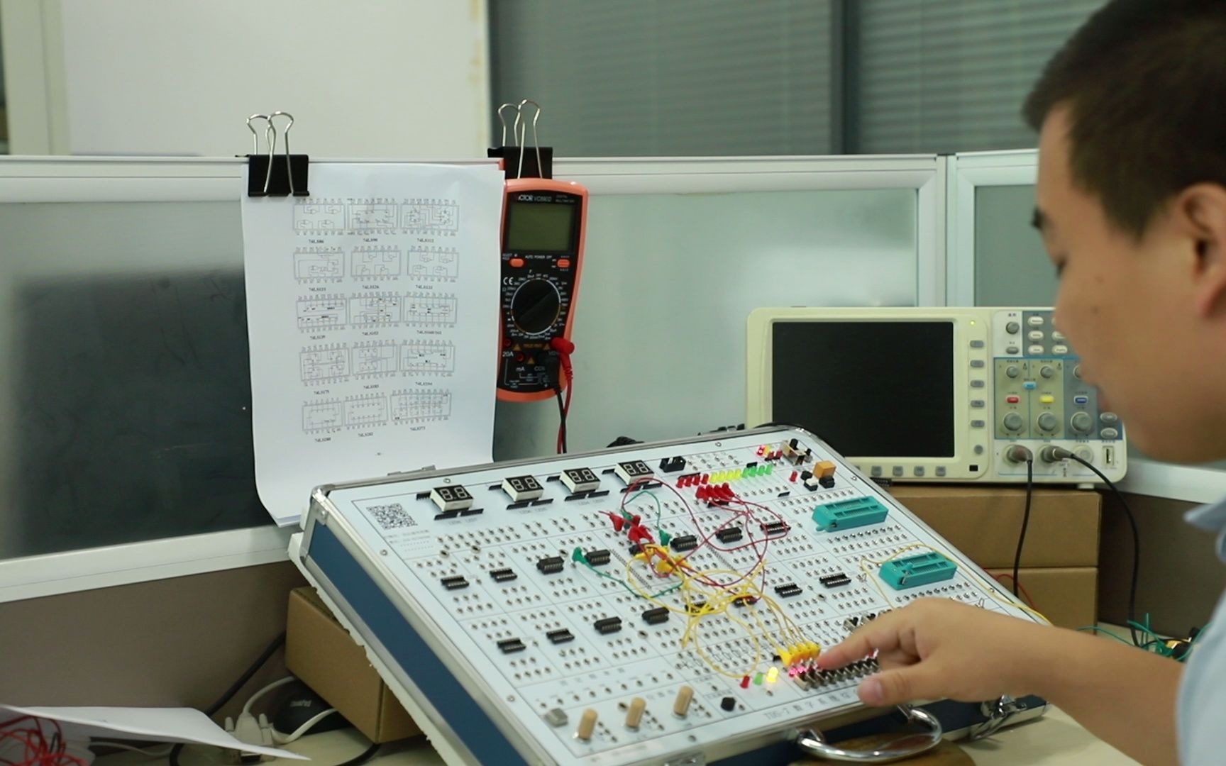 实验六 6.1 计数器与寄存器