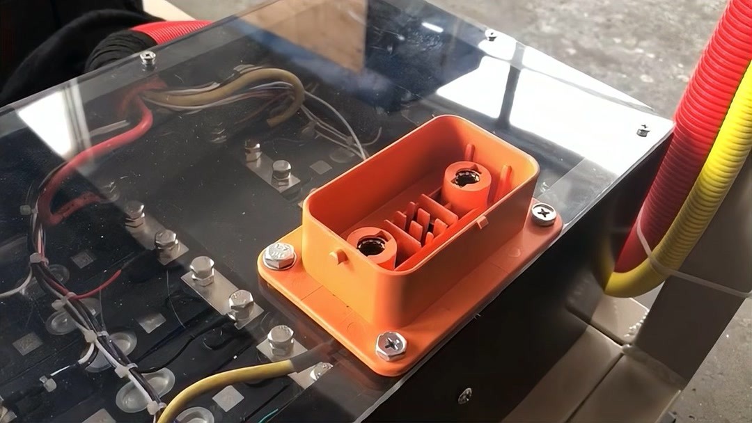 新能源汽车教学设备之高压动力电池MSD开关操作