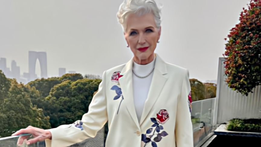 马斯克74岁母亲晒中国行:每个人都很亲切友好