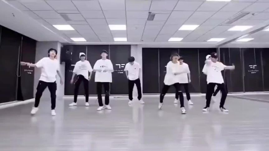 哈哈哈,没有时代峰峻卡不上的!#TF家族三代 #练习室