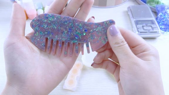 DIY滴胶脱模,过程很解压成品却翻车,是模具的错还是我的错?