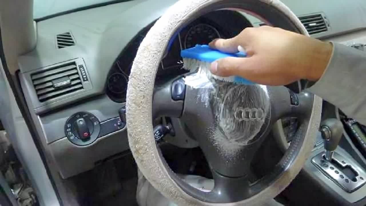 汽车内饰消毒能用84消毒液吗?内行人:如果不怕后果,你就试试!