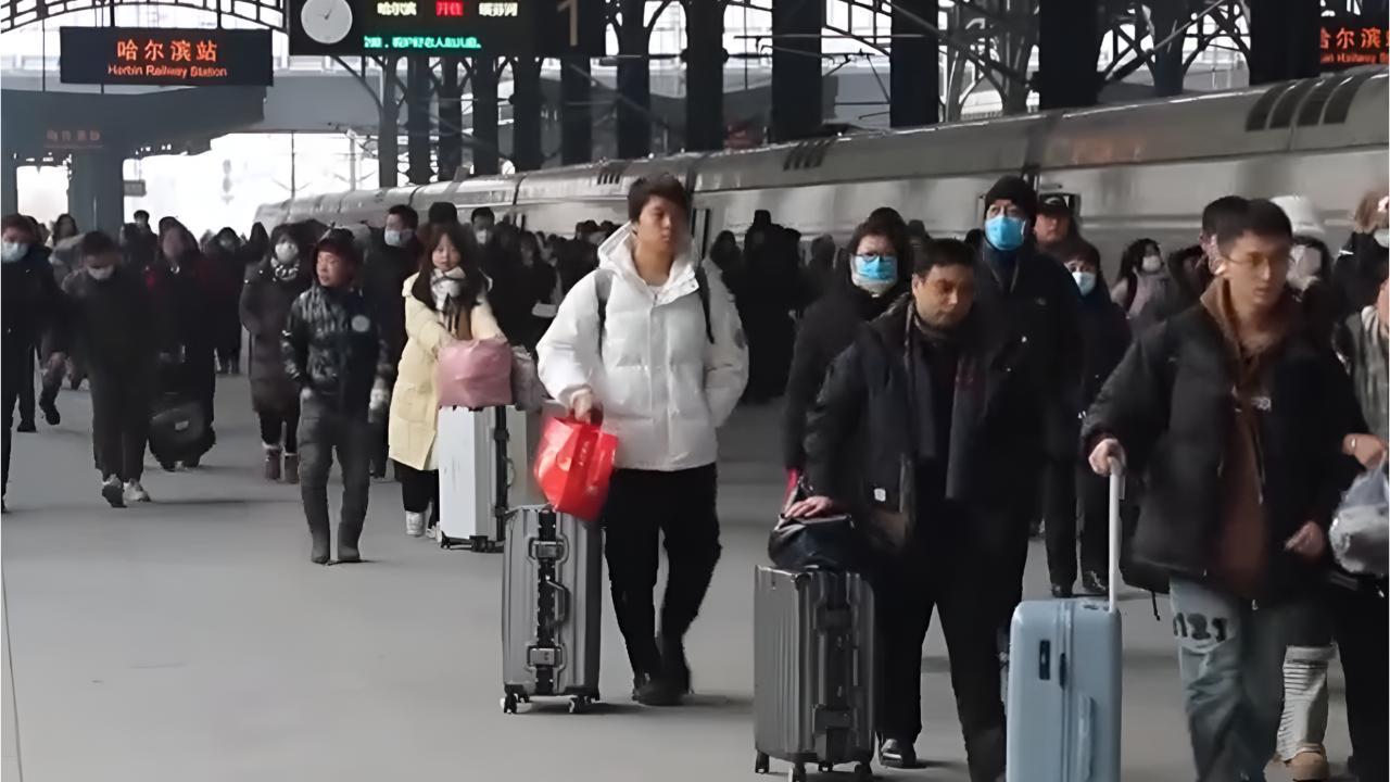 官方:2024年春运全国跨区域人员流动量预计达90亿人次