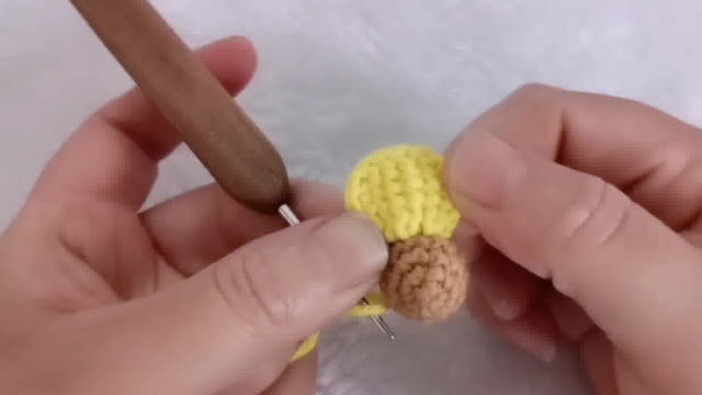 家里剩余的毛线就用来钩这款阿富汗针法的小花吧