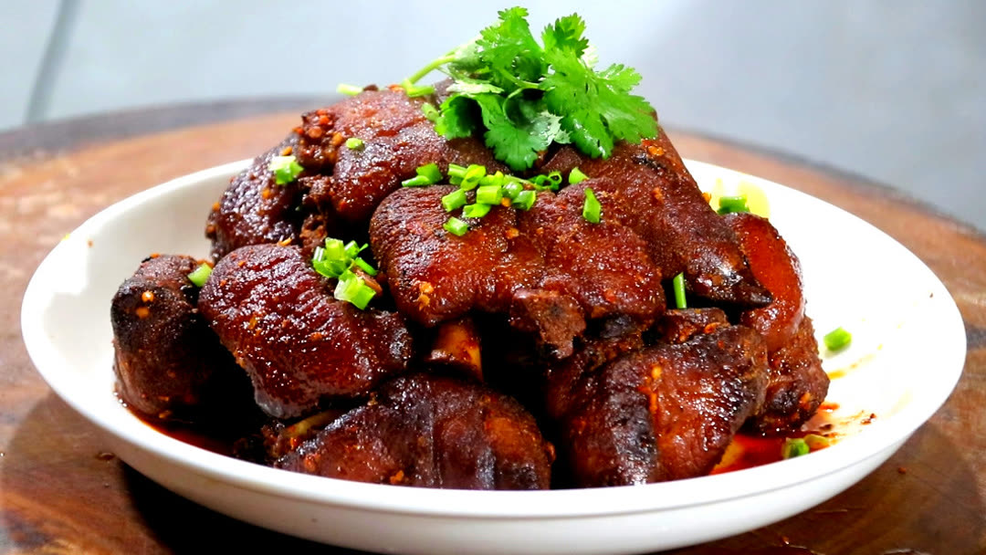 这才是红烧猪脚最正宗的做法,大厨教你配方诀窍,一顿3斤不够吃