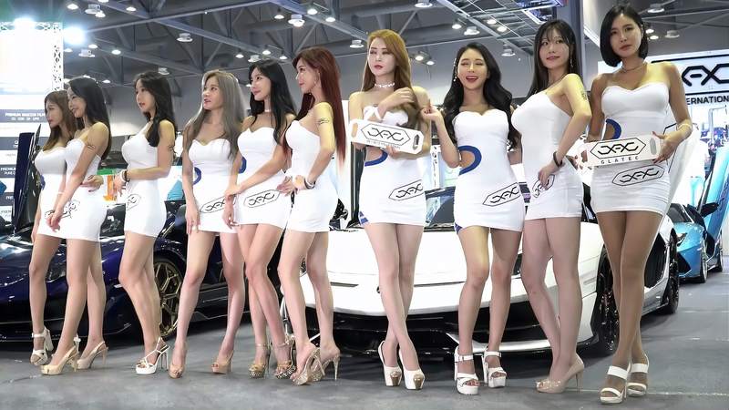 车展模特集体合拍,满屏的大长腿