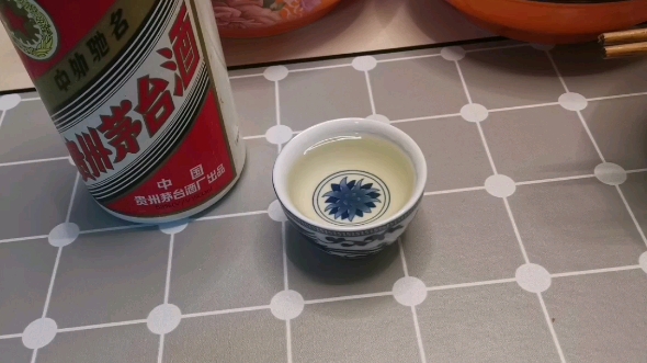 专家说酒精可以消毒灭掉新冠,大家每天说内服一点白酒有没有效果呢!