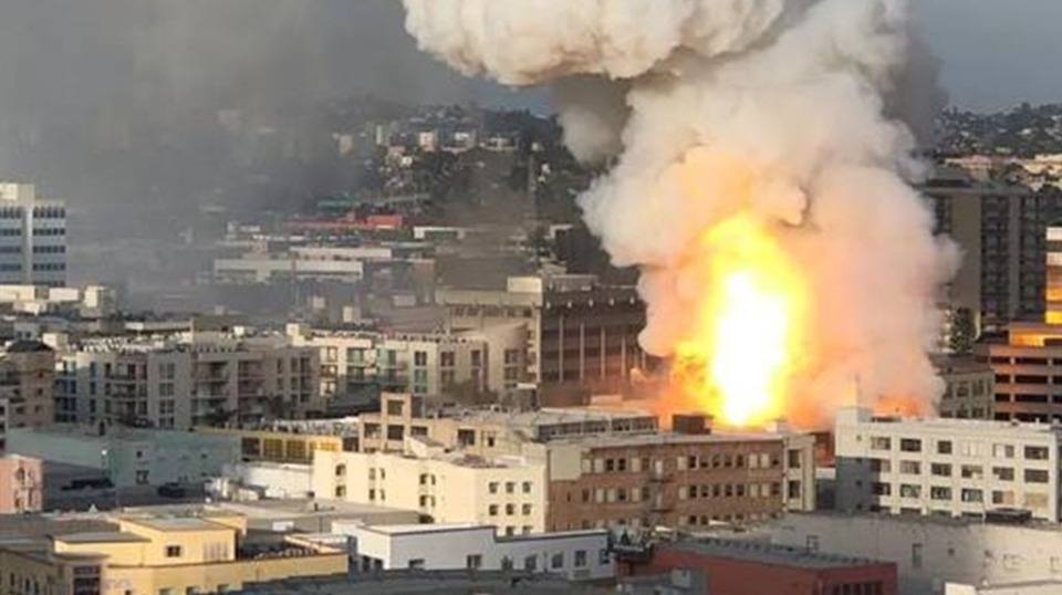 巨大爆炸声响彻美国本土,数架战机挂弹起飞,伊朗险些遭袭