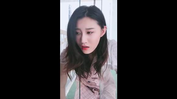 开门不小心钥匙掉进去了,你会如何做?看看视频中的他们怎么做的