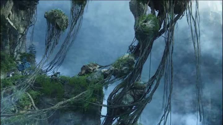 阿凡达上树还行,下树就太囚了,被摔老惨。