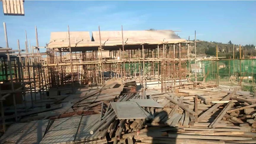 老板骁勇善战和文武双全,限令朕半个月将这栋楼的屋面木模做好