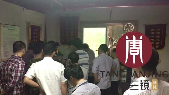 技术老师讲解设备使用原理,等等实操!