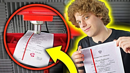 小伙开车碾压灯泡、保险箱和毕业证书,毕业证都没有,找工作谁敢要?