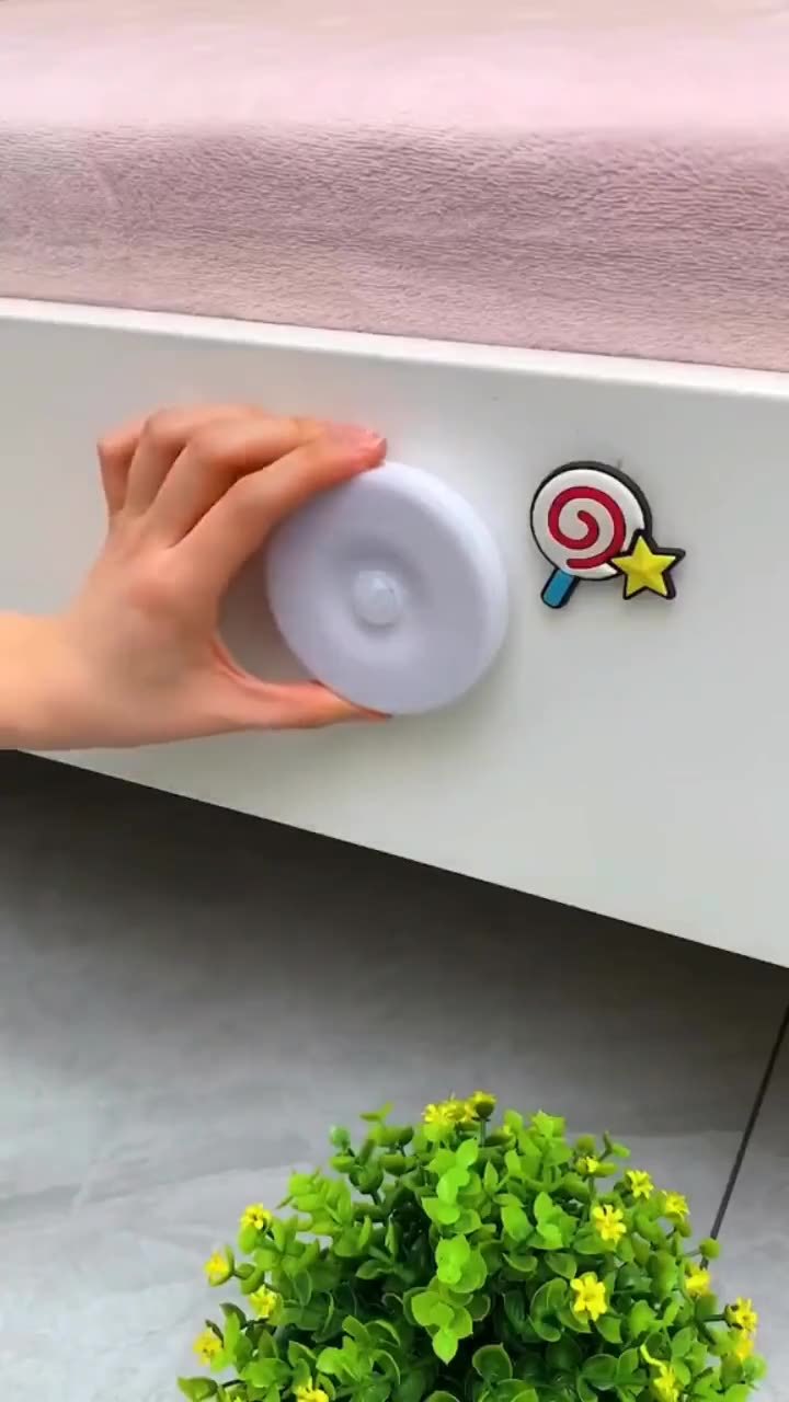 人体感应小夜灯,人来即亮人走即灭