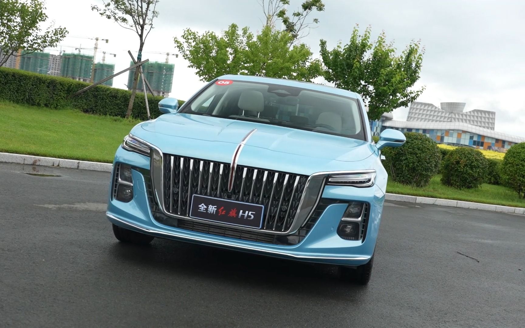 [国车万岁]小号H9来了 抢先试驾全新红旗H5