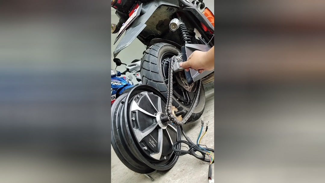 电动车边走边充电原理。