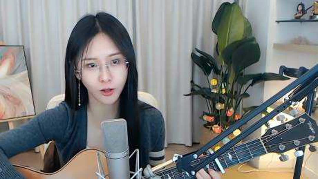 《我愿意平凡的陪在你身旁》很好听的一首歌